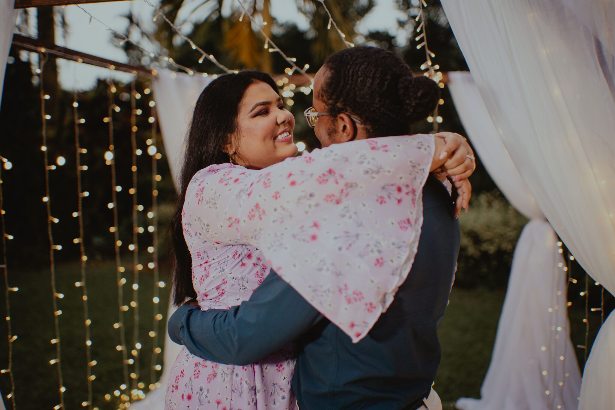 The Best Couple Poses Ideas for Your Marriage Proposal Shoot - Romantic ...